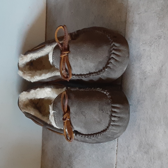 Shoes | Ugg Slipper Size 9 Women | Poshmark